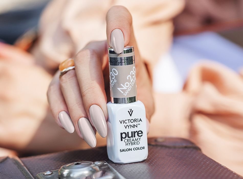 Victoria Vynn Pure Creamy Hybrid 230 Sandy Dune 8ml Voyage ...